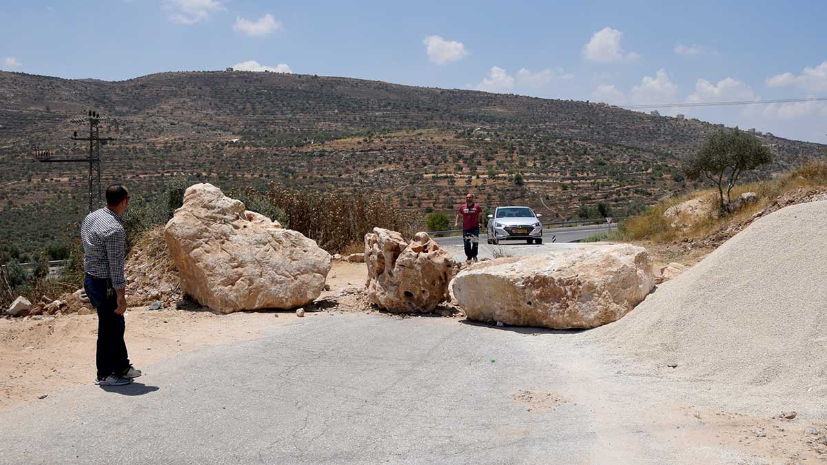 Daily life under occupation: Israeli military blocks access roads to ...